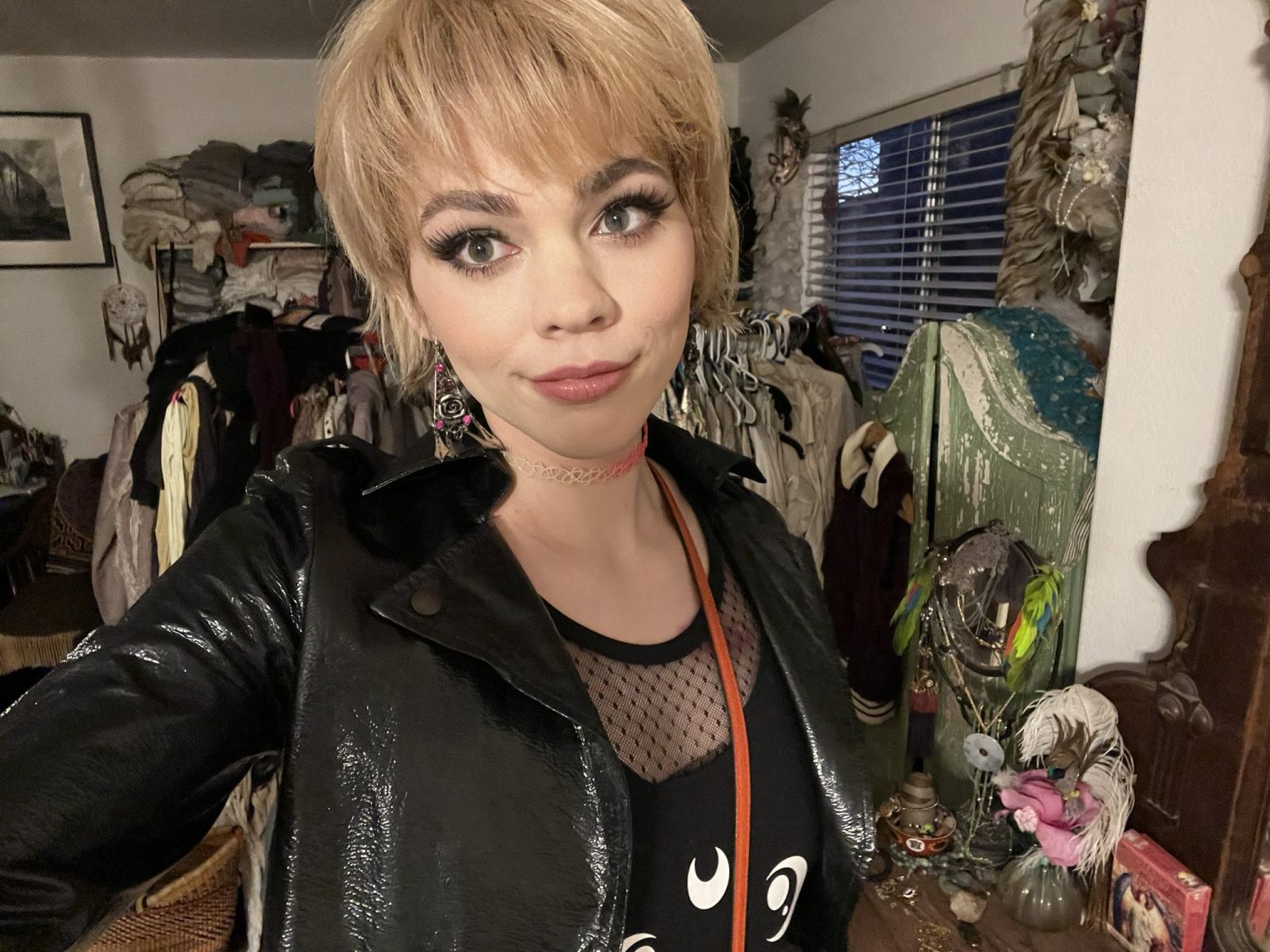 Super cute ts Kate Zoha has pixie cut hair | Tran Selfies